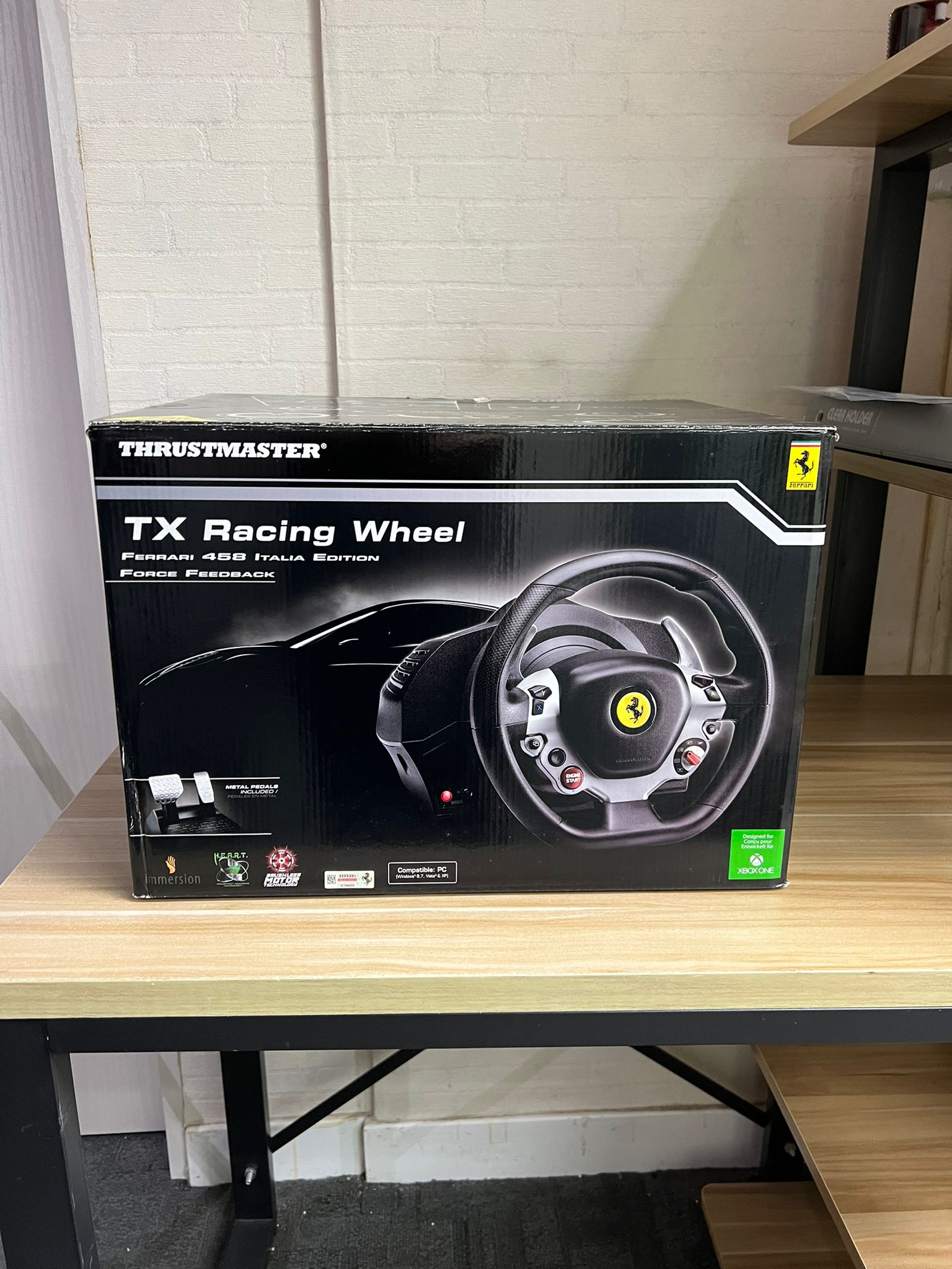 Thrustmaster TX Racing Wheel Ferrari 458 Italia Edition 陳列品 - GearElite